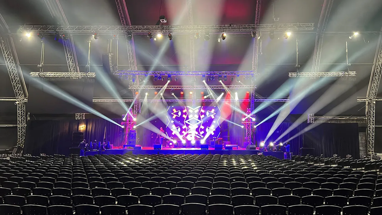 Robe PAINTES the Globe