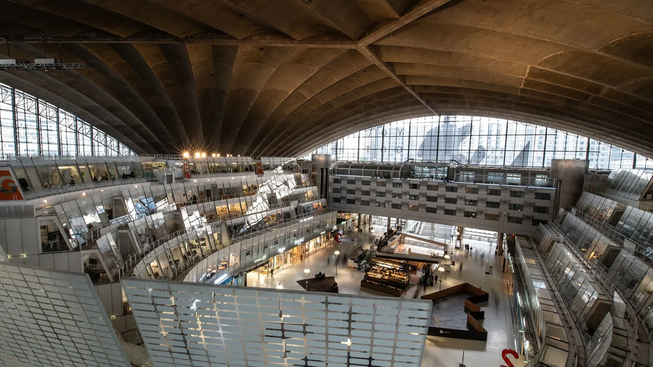 Anolis Calumma LEDs Highlight Famous CNIT Building Ceiling in Paris