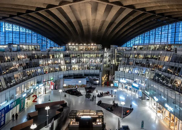 Anolis Calumma LEDs Highlight Famous CNIT Building Ceiling in Paris