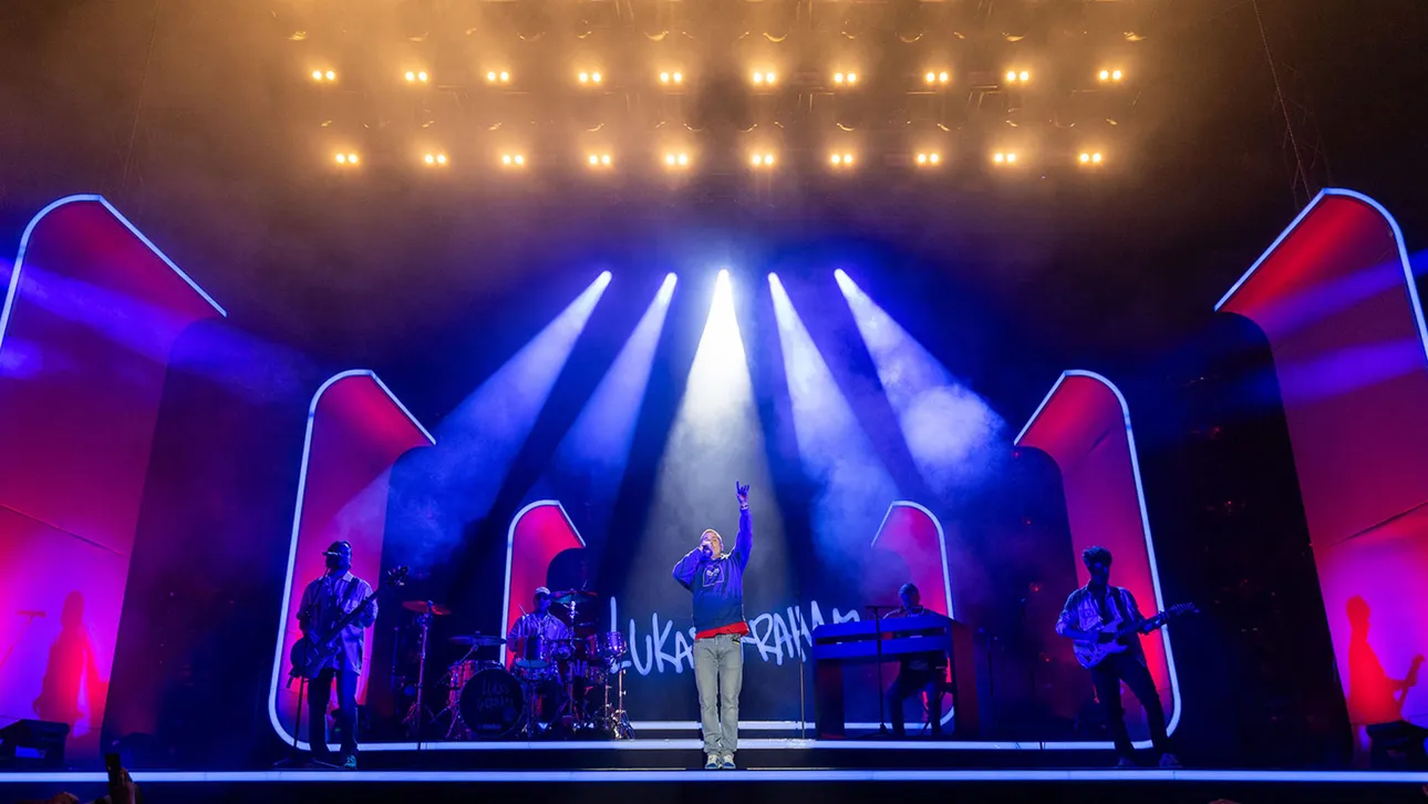 Robe FORTE RoboSpot in the Pink for Lukas Graham Tour