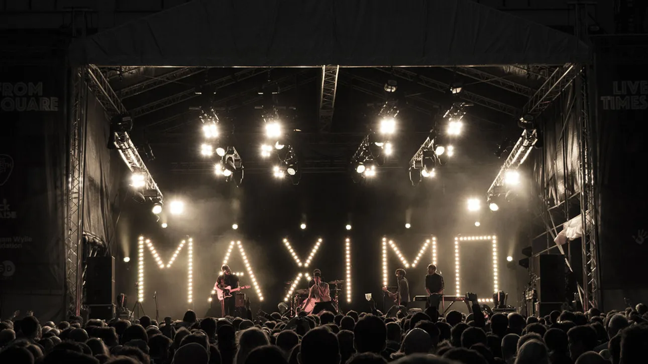 Robe is Live from Times Square