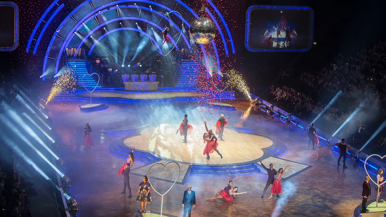 Sonalyst Goes All Robe for Strictly Live