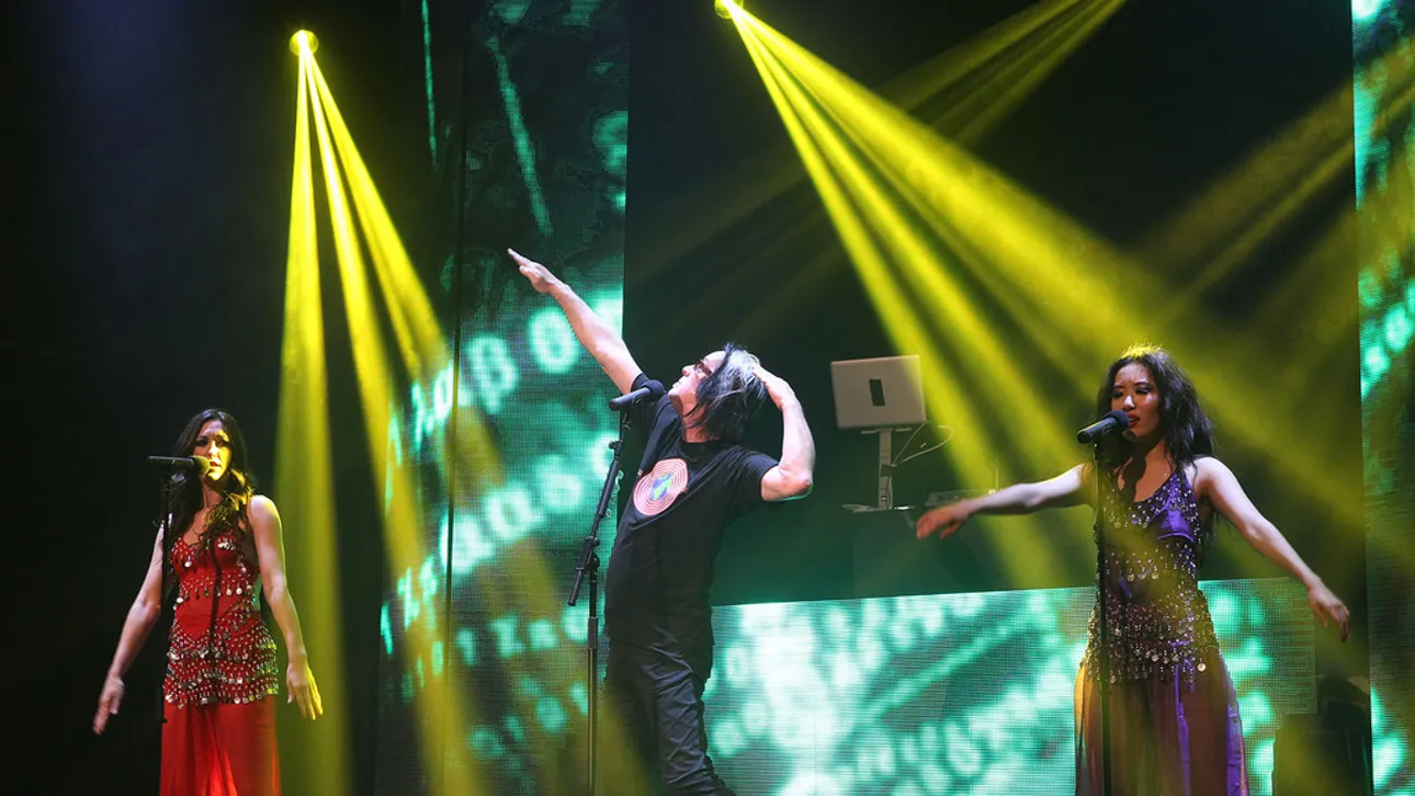 Todd Rundgren Goes Global with Robe