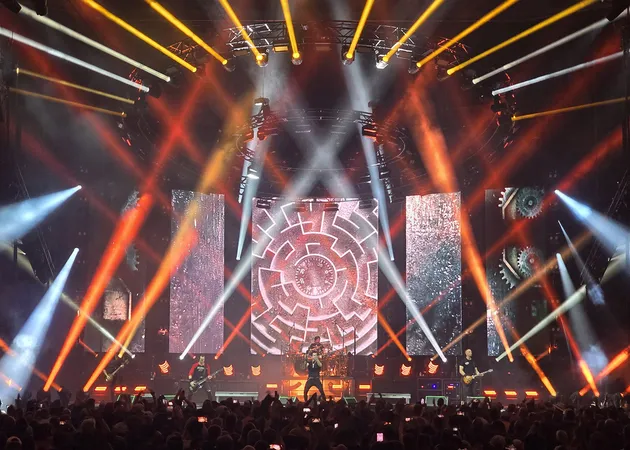 Arms Wide Open for Robe on Creed Tour