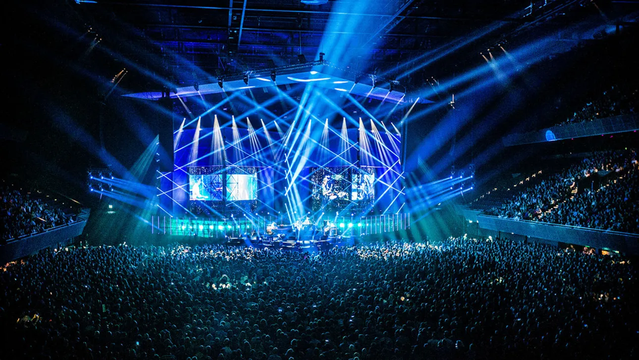 ROBE BMFLs In The Middle with BLØF